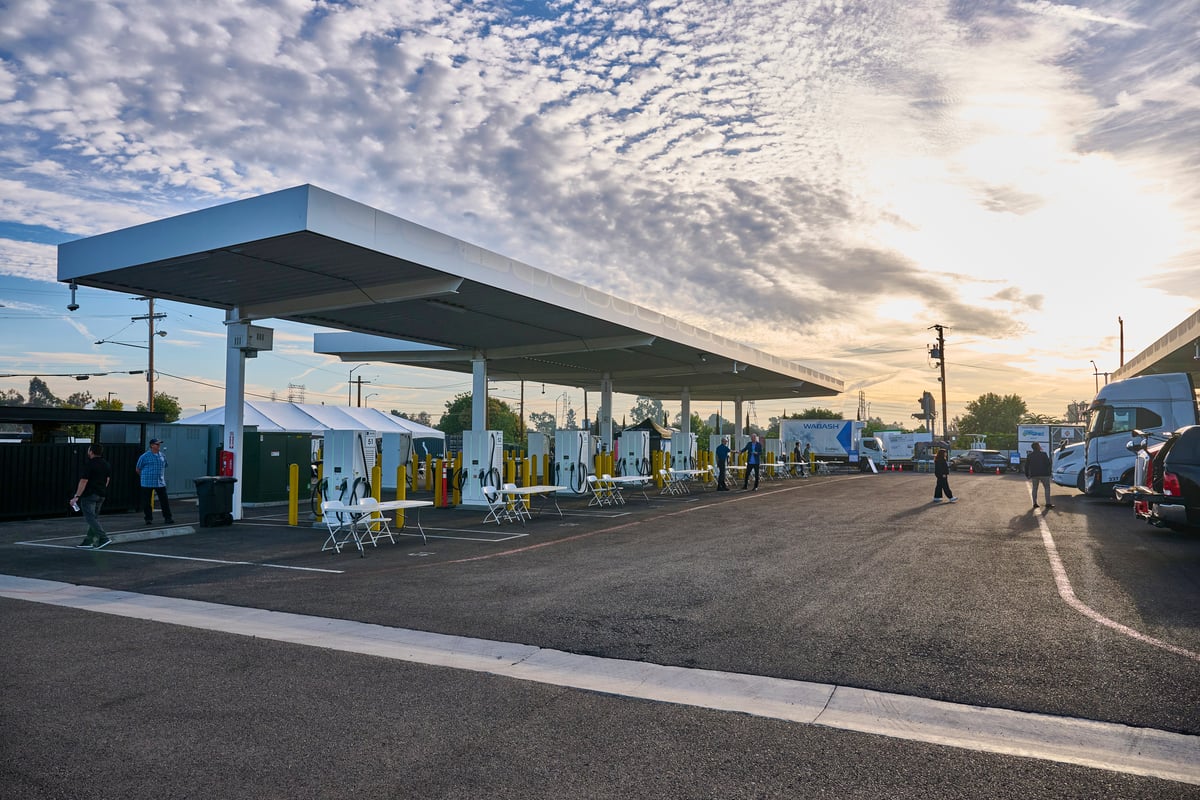 Voltera Lynwood Charging Hub